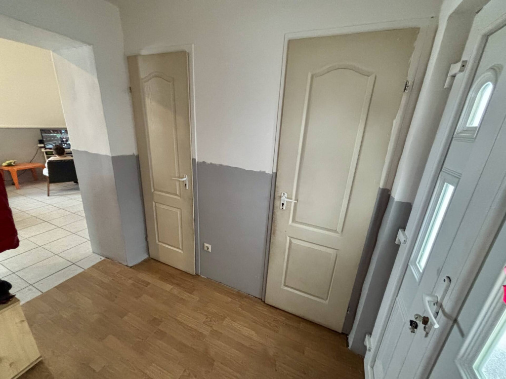 Sajószentpéter központi, forgalmas részén családi ház befektetésre ...